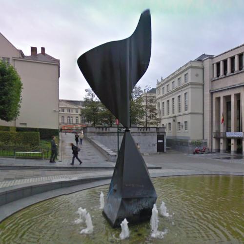 'The Whirling Ear' by Alexander Calder in Brussels, Belgium (Google Maps)