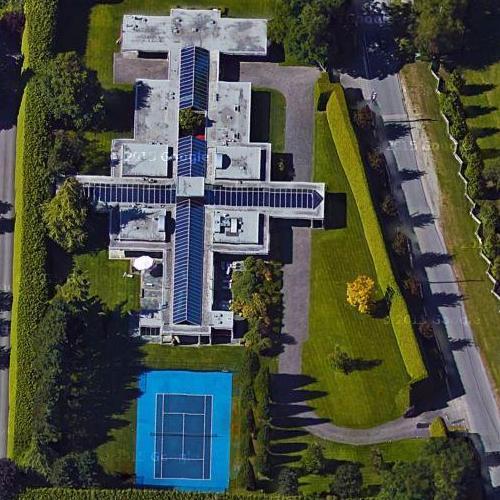Lorne Segal's House in Vancouver, Canada (Google Maps)