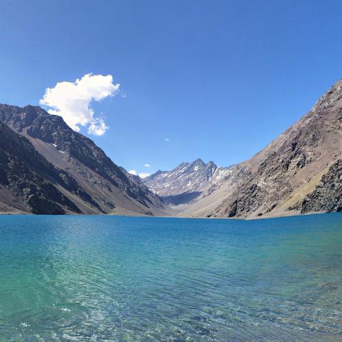 Laguna del Inca in Cancha Pelada, Chile - Virtual Globetrotting
