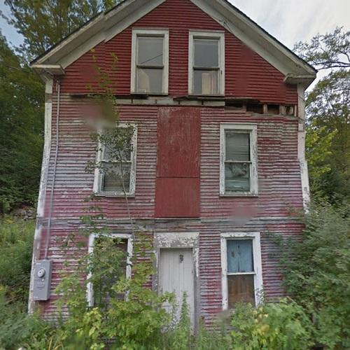Red house really close to the road in Ripton, VT (Google Maps)