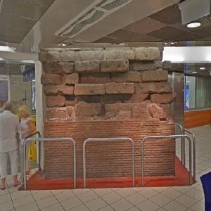 Roman Wall in Rome, Italy - Virtual Globetrotting