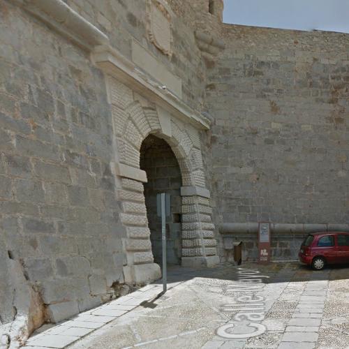 Portal Fosc ("Game of Thrones") in Peñíscola, Spain (Google Maps)