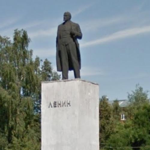 Statue of Lenin in Votkinsk, Russian Federation (Google Maps) (#6)