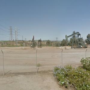 Inglewood Oil Field in Los Angeles, CA - Virtual Globetrotting