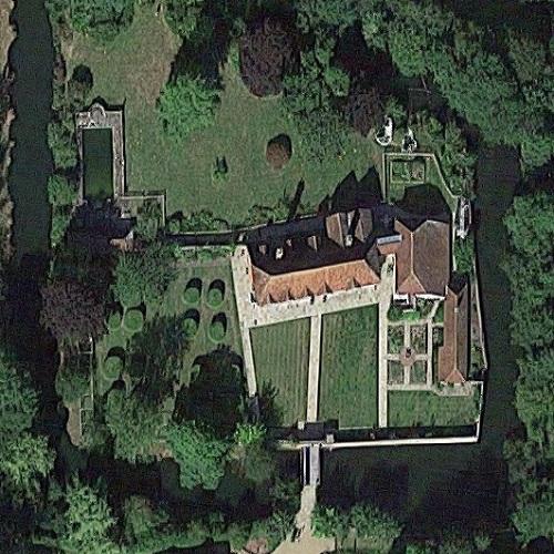 Peter Grant's Horselunges Manor (former) in Hellingly, United Kingdom ...