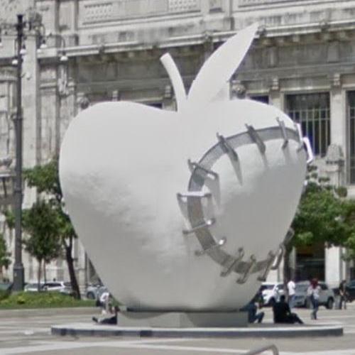 Patched Apple in Milan, Italy (Google Maps)