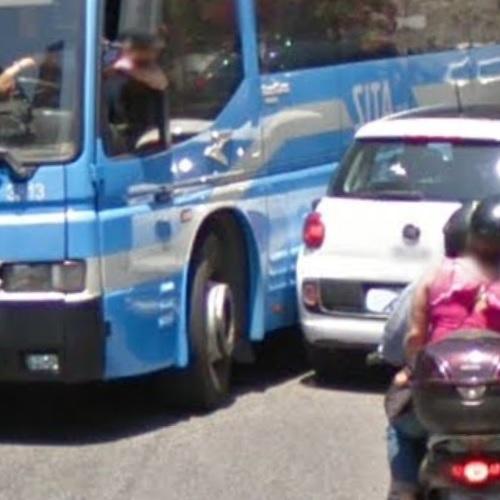 Bus and car almost touching in Atrani, Italy - Virtual Globetrotting