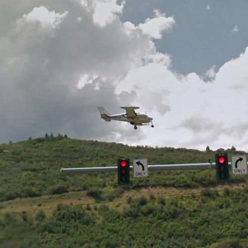 Landing in Aspen in Aspen, CO (Google Maps)