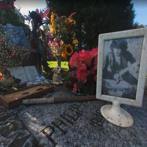 Phil Lynott's grave at Saint Fintan's Cemetery in Sutton, Ireland ...
