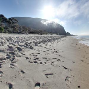 Sycamore Cove Beach in Malibu, CA - Virtual Globetrotting