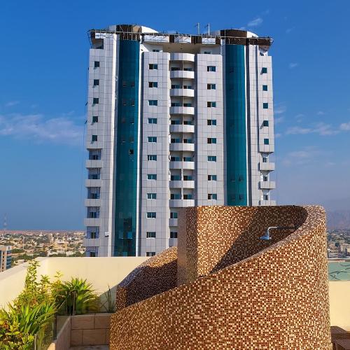 RAK Tower in Ra’s Al Khaymah, United Arab Emirates - Virtual Globetrotting