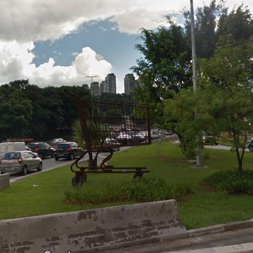 Giant Shopping Cart in São Paulo, Brazil (Google Maps)