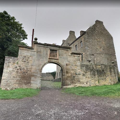 Midhope Castle - Lallybroch (Outlander) in Limekilns, United Kingdom ...