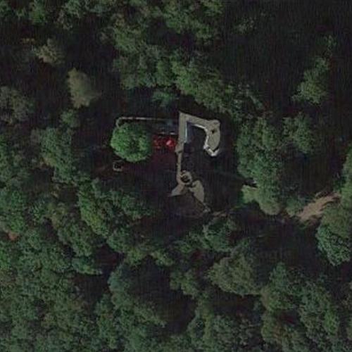 Burg Montclair in Kastel-Staadt, Germany (Google Maps)