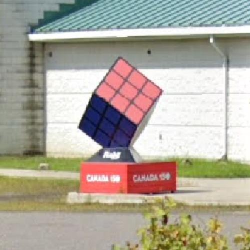 Rubik Cube in the wild in Welland, Canada (Google Maps)