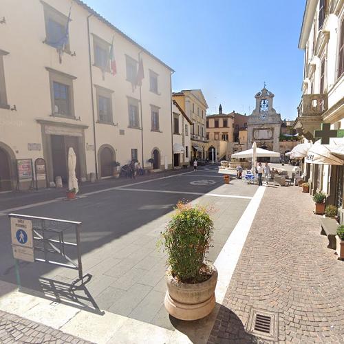 Piazza del Comune in Sutri, Italy (Google Maps)
