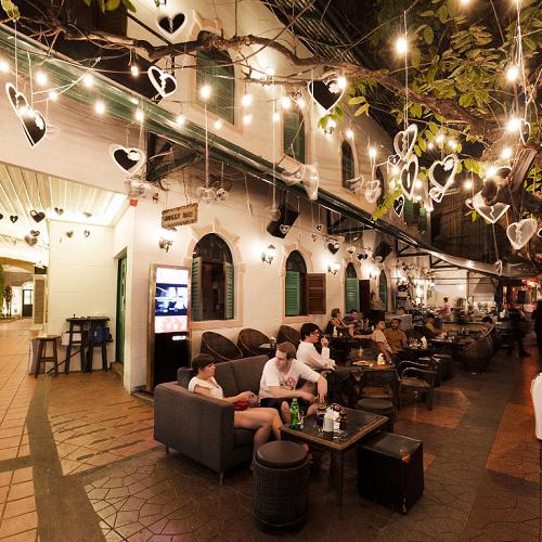 Molly Bar in Bangkok, Thailand (Google Maps)