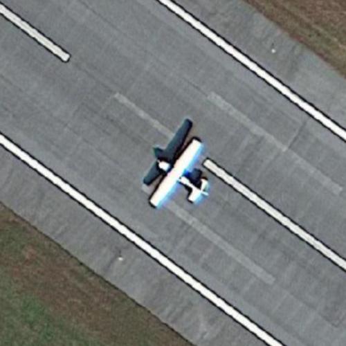 Small plane on the runway in Salisbury, MD (Google Maps)