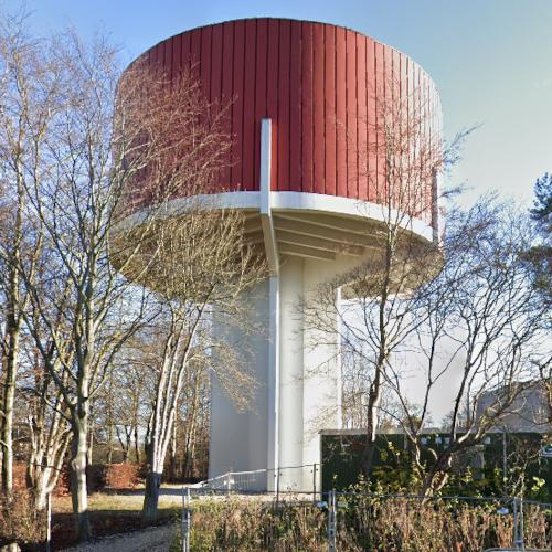 Red water tower at Baunehøj in Kongens Lyngby, Denmark (Google Maps)