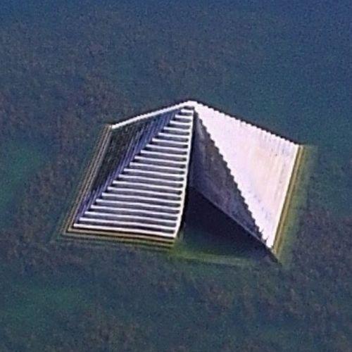 Pyramid on water in Cergy, France - Virtual Globetrotting