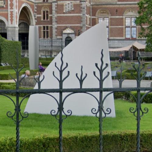 'White Curve (for Menil)' by Ellsworth Kelly in Amsterdam, Netherlands ...