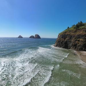 Three Arch Rocks in Oceanside, OR - Virtual Globetrotting