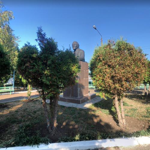 Alexander Karpinsky monument in Soledar, Ukraine - Virtual Globetrotting