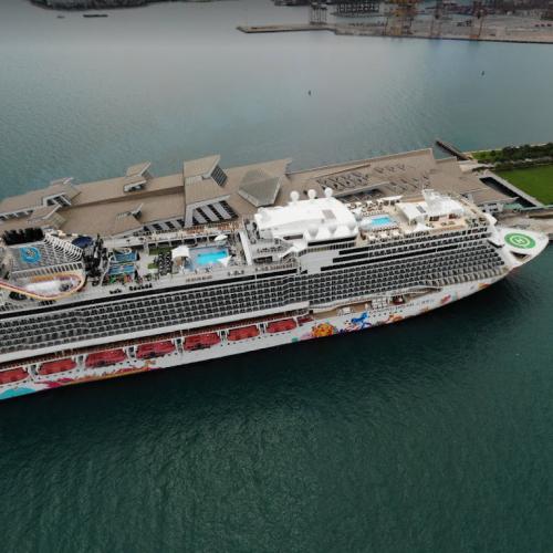 Genting Dream (IMO 9733105) in Singapore, Singapore (Google Maps)