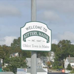 Welcome to Kittery sign in Kittery, ME - Virtual Globetrotting