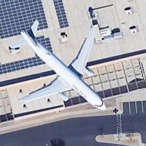 Airplane in flight in Tucson, AZ (Google Maps)