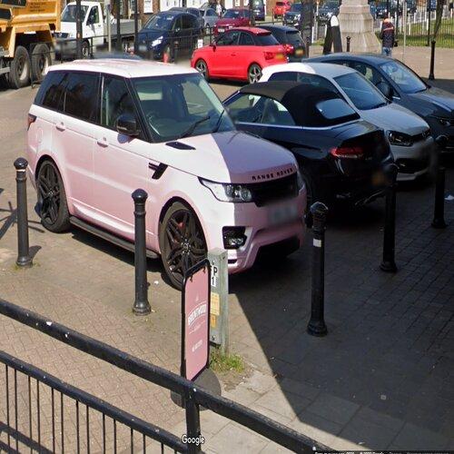 Pink Range Rover in Brentwood, United Kingdom (Google Maps)