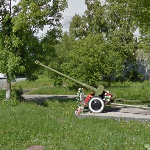 85 mm divisional gun D-44 in Glazhevo, Russian Federation (Google Maps)