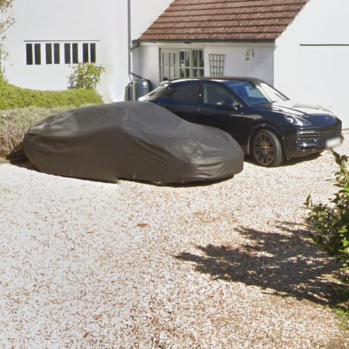Porsche 911 and Cayenne in Windlesham, United Kingdom (Google Maps)