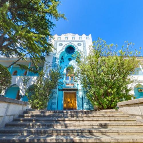 Dulber Palace in Alupka, Ukraine (Google Maps)