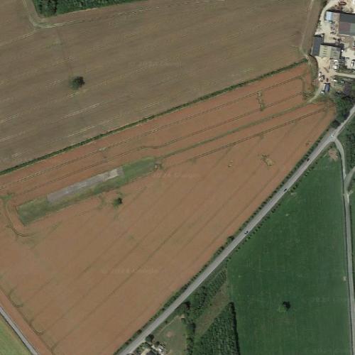 Warrens Airstrip in Courtown, Ireland (Google Maps)