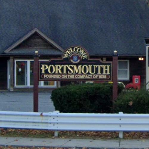 Welcome to Portsmouth sign in Portsmouth, RI (Google Maps)