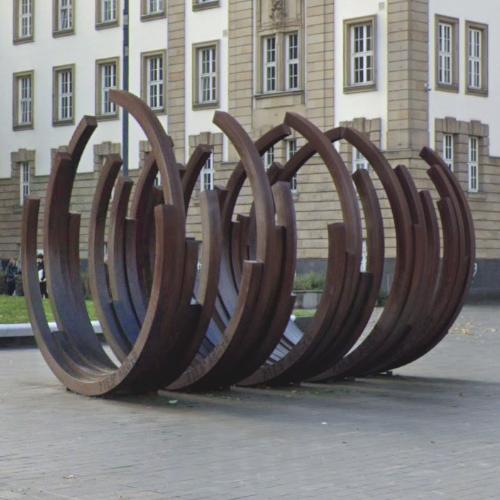 '222° Arc x 5' by Bernar Venet in Duisburg, Germany (Google Maps)