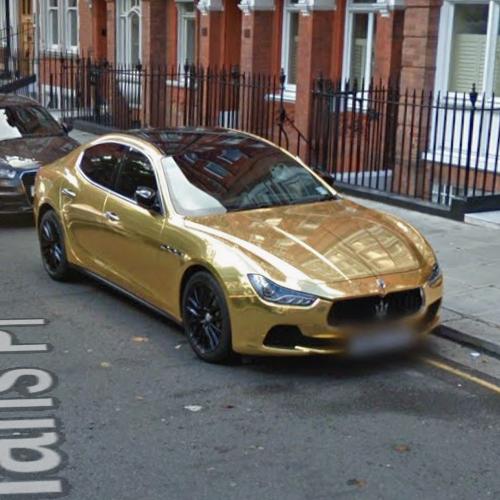 Golden Maserati Ghibli in London, United Kingdom - Virtual Globetrotting