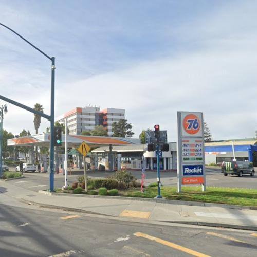 Dozens ransack an Oakland gas station in a flash mob robbery in Oakland ...