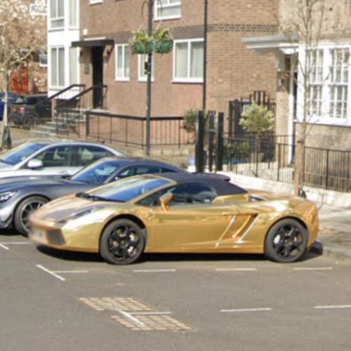 Golden Lamborghini Gallardo Spyder in London, United Kingdom (Google Maps)