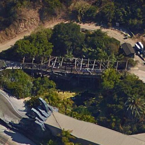 Collapsing bridge movie set in Burbank, CA - Virtual Globetrotting
