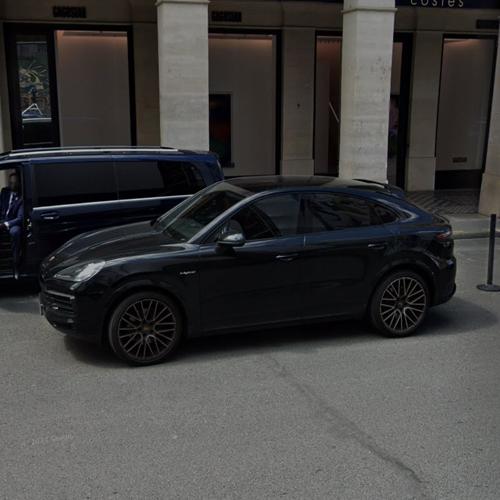 Porsche Cayenne in Paris, France (Google Maps)