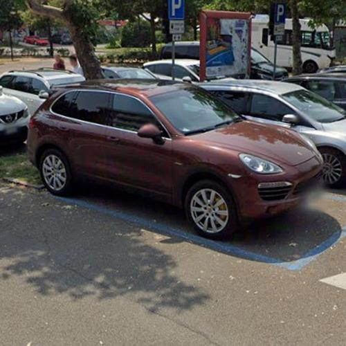 Porsche Cayenne in Maranello, Italy (Google Maps)