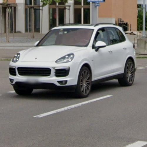 Porsche Cayenne in Zurigo, Switzerland (Google Maps)