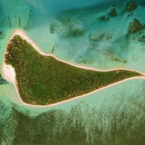 Île Ténia in Camp Brun, New Caledonia - Virtual Globetrotting