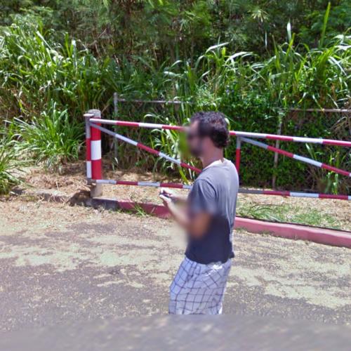 Google guy using cell phone in Pupukea, HI - Virtual Globetrotting