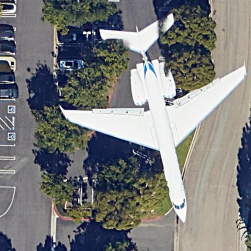 Plane in flight in Santa Ana, CA (Google Maps)