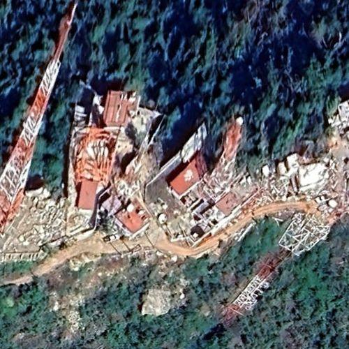 Collapsed telecom antenna mast in Acapulco, Mexico (Google Maps)