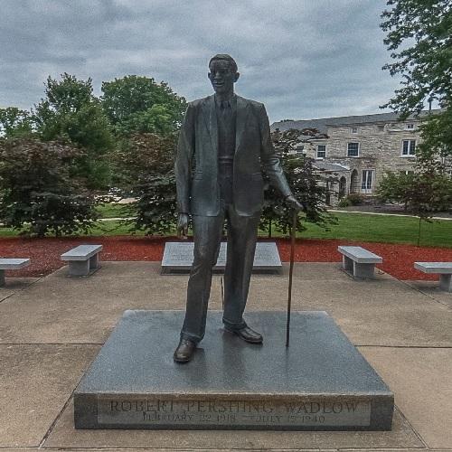 Robert Wadlow - World's Tallest Man Statue in Alton, IL - Virtual ...