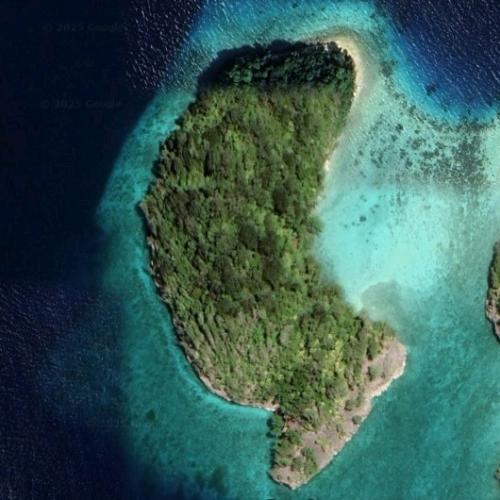Sirapisi Island in Inanwatan, Indonesia - Virtual Globetrotting